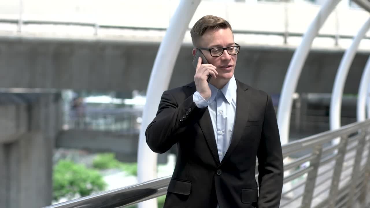 Stock Video Man In A Suit Talking On His Mobile Phone Animated Wallpaper